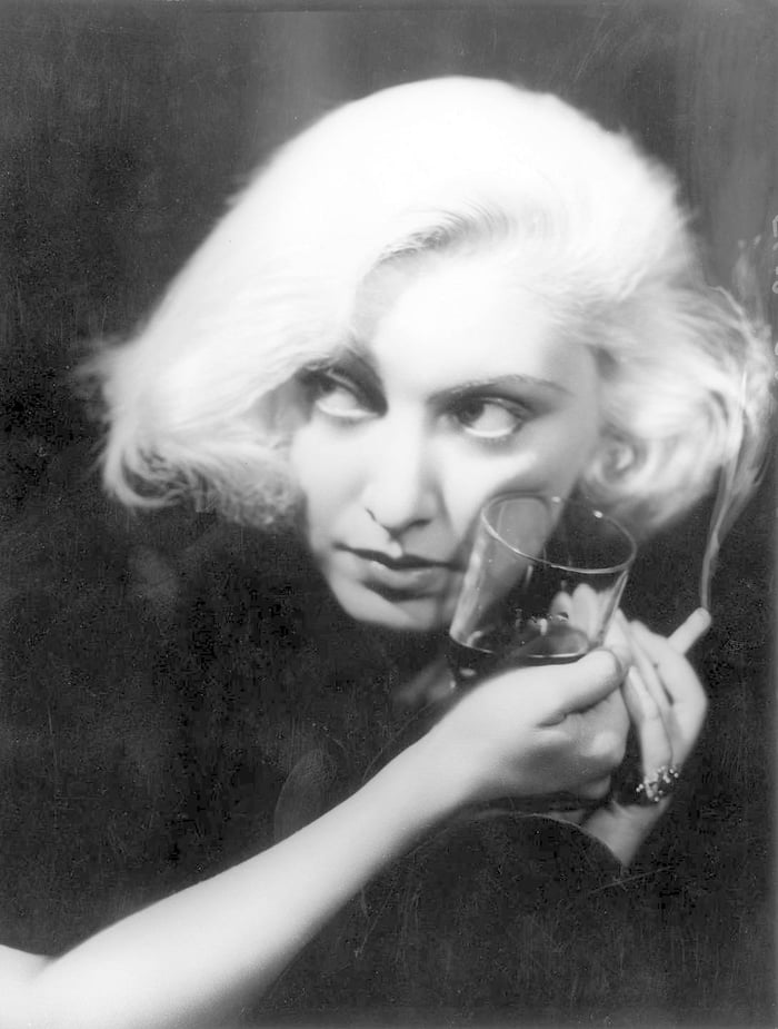 Frances Day (1935) - 9GAG