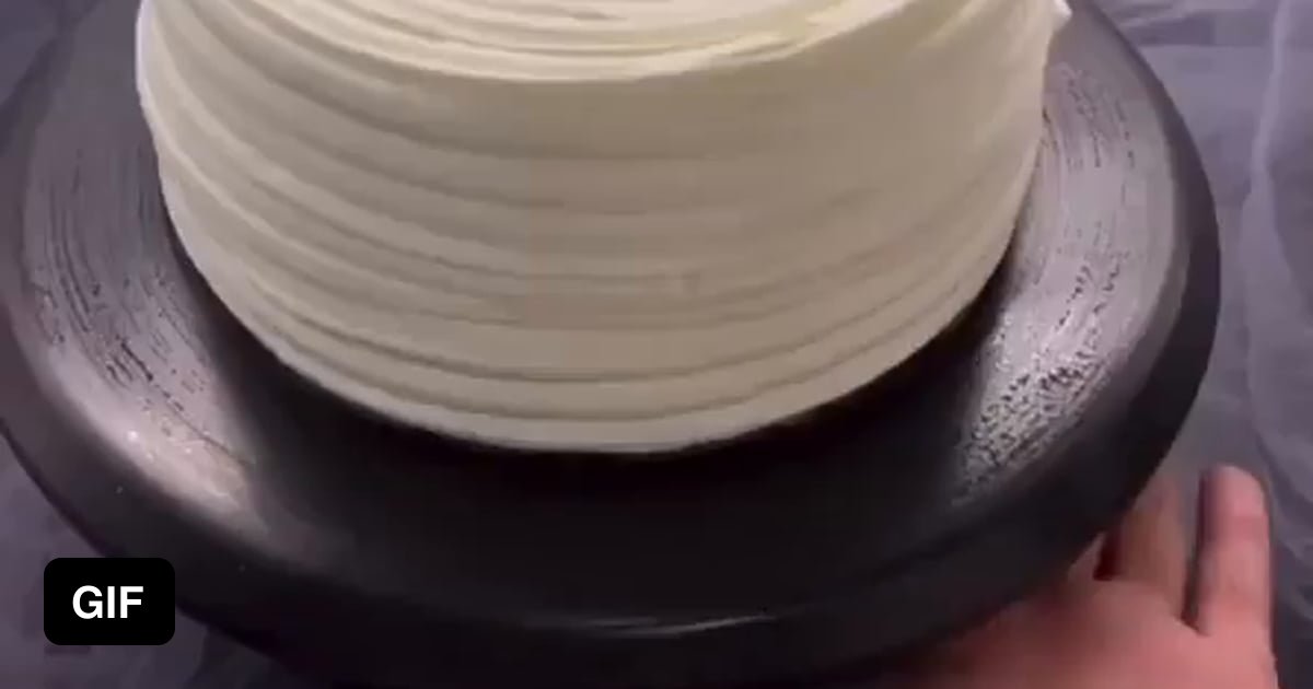 Decorating a cake - 9GAG