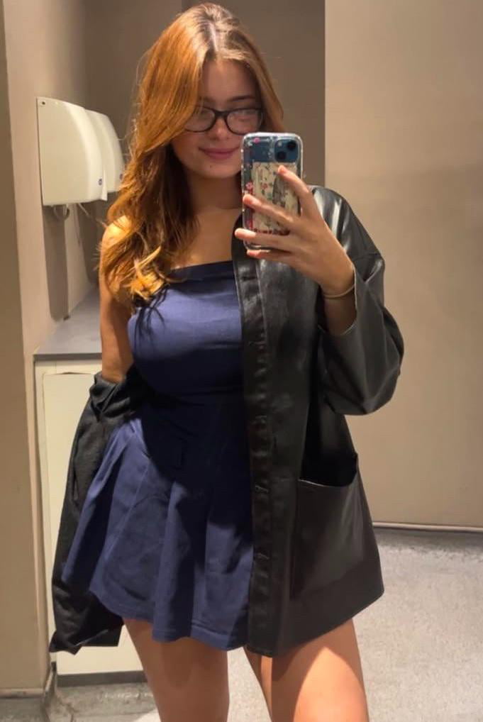 Tiny dress 🤭 - 9GAG