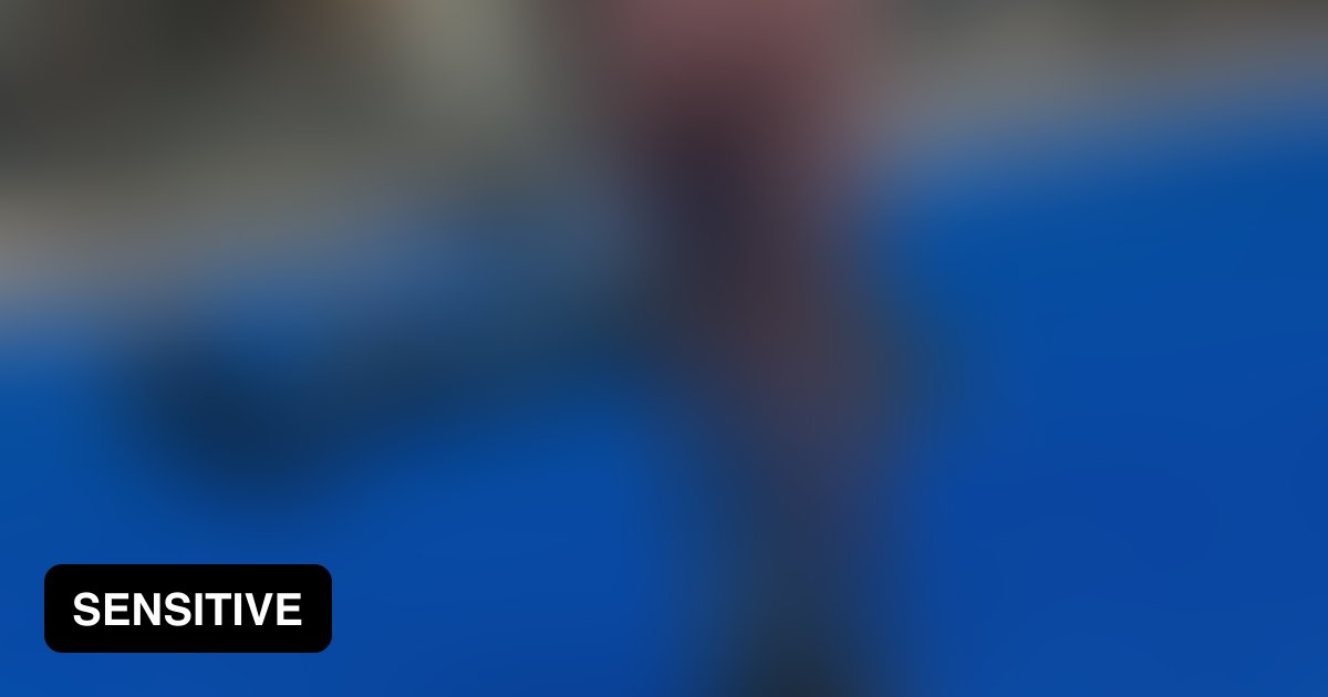 It only takes a little flex from me to get your attention - 9GAG