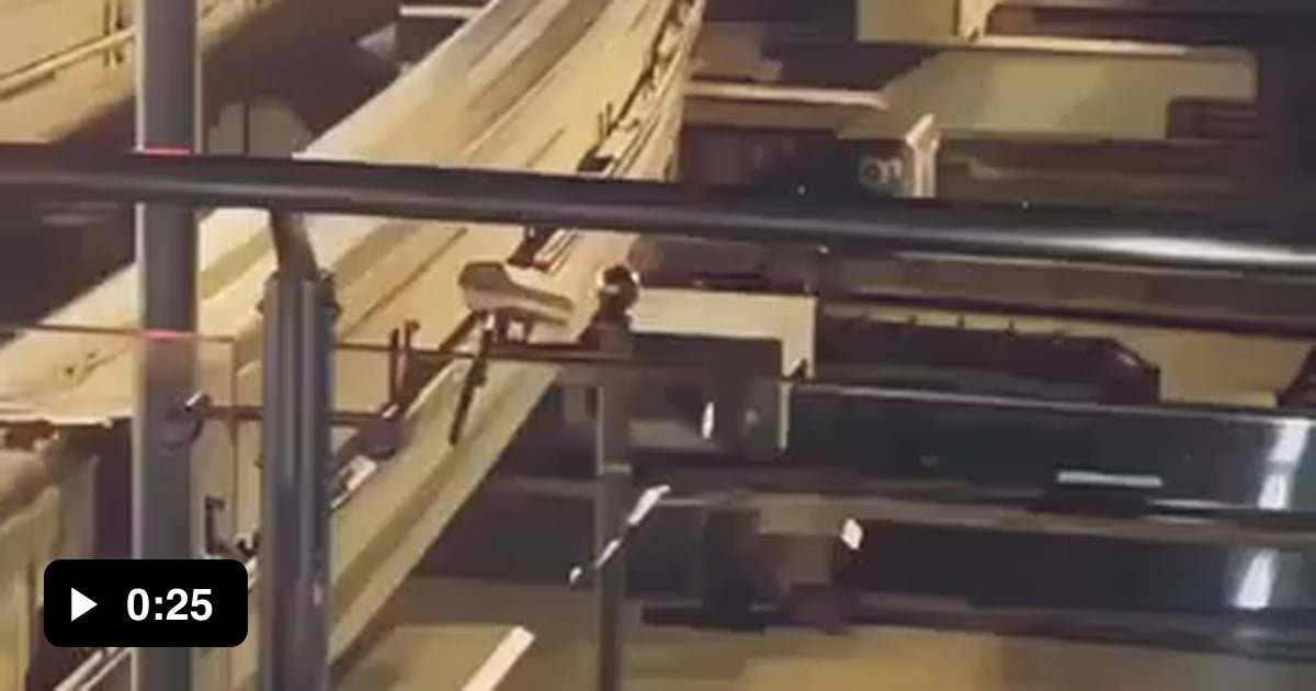 Monorail Track Switching in Japan - 9GAG