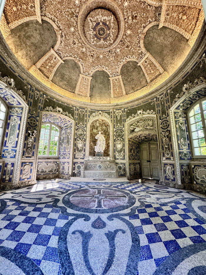 Beautiful chapel decorated with sea shells - 9GAG