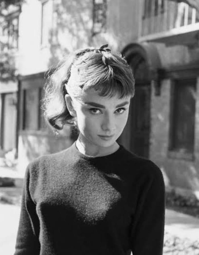 Audrey Hepburn in 1953. - 9GAG