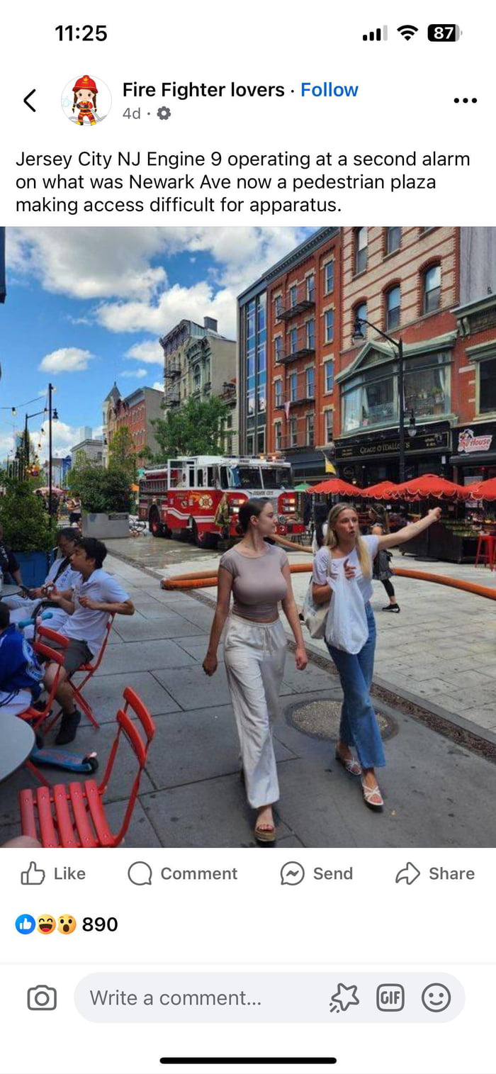 Great picture.. of the fire engine - 9GAG