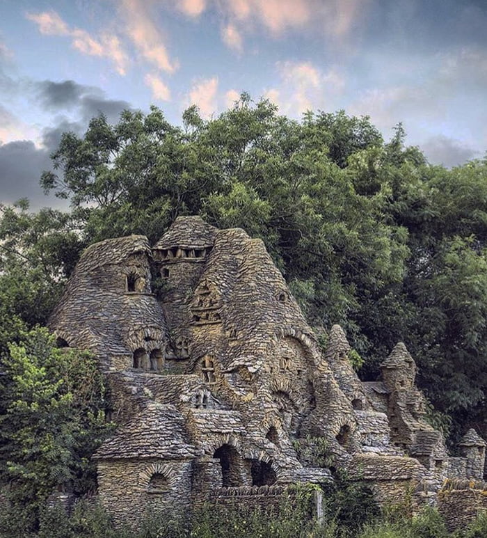 This incredible little hobbit house in the English countryside was ...
