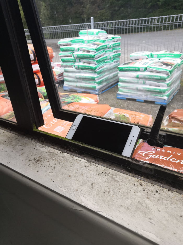 Apple now supports Windows - 9GAG