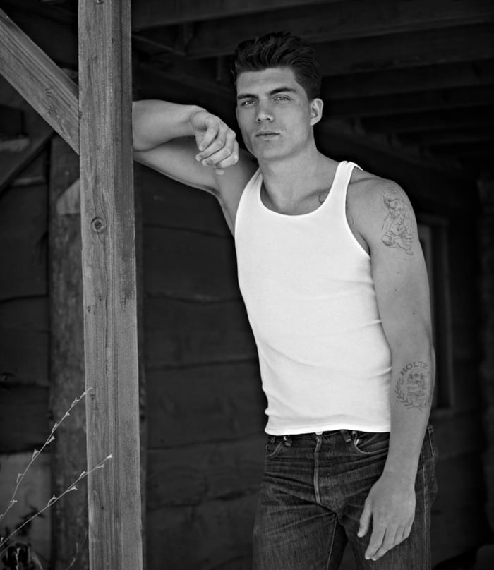 Canadian actor Zane Holtz - 9GAG