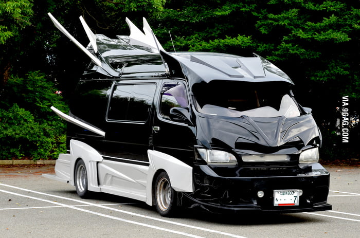 When Batman needs a Batvan for his family. - 9GAG