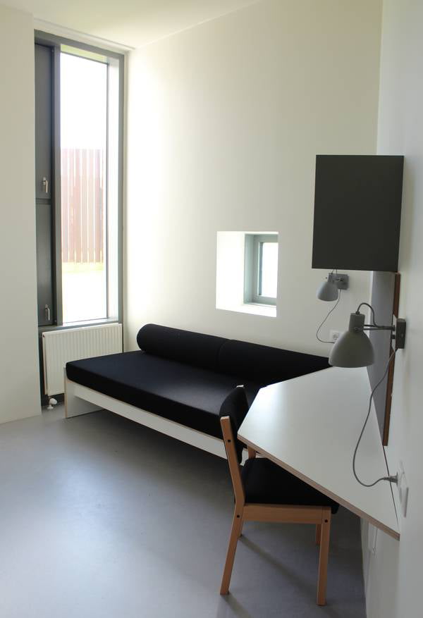 This is how a prison cell in Denmark looks like, pictures from the new ...