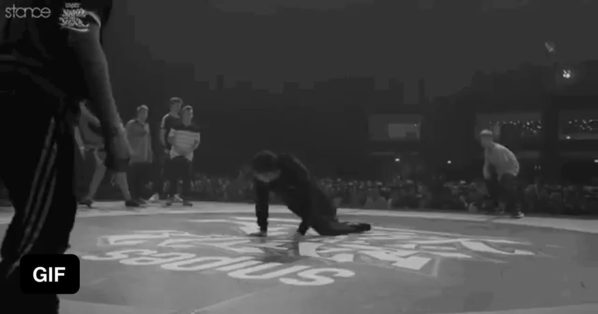 Choreographed 3-man flip. - 9GAG