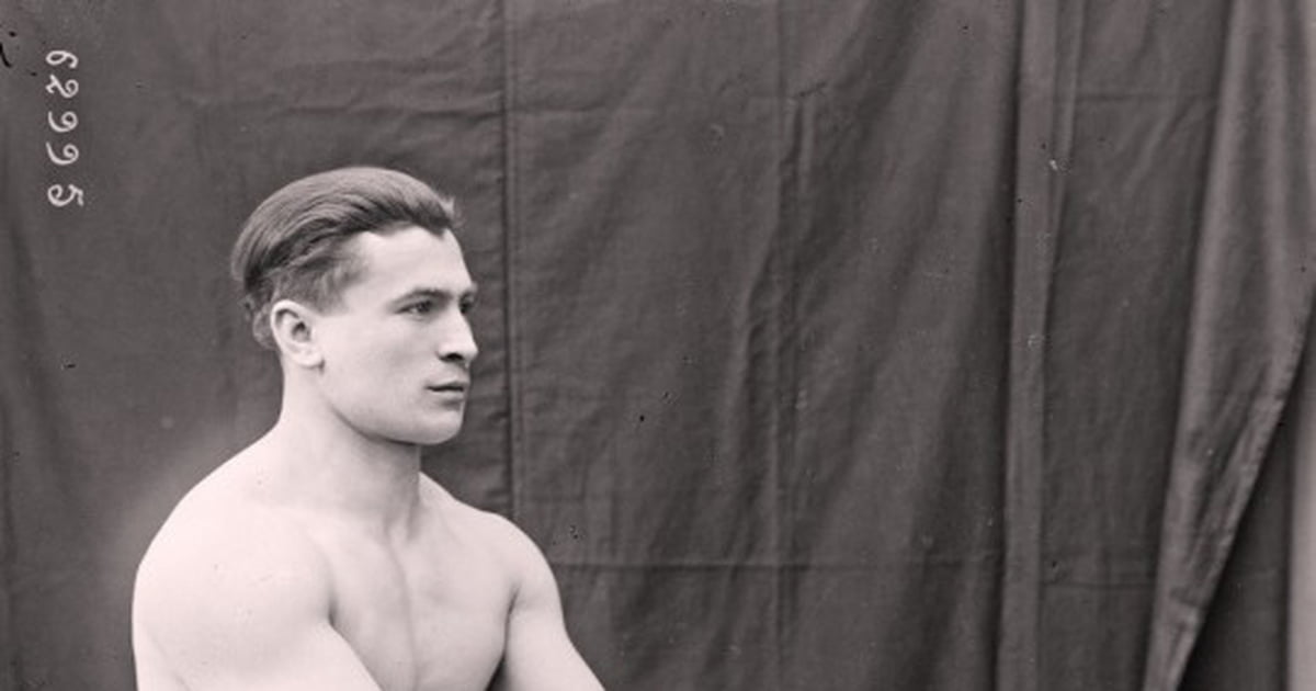 French weightlifter Ernest Cadine (1920s) - 9GAG