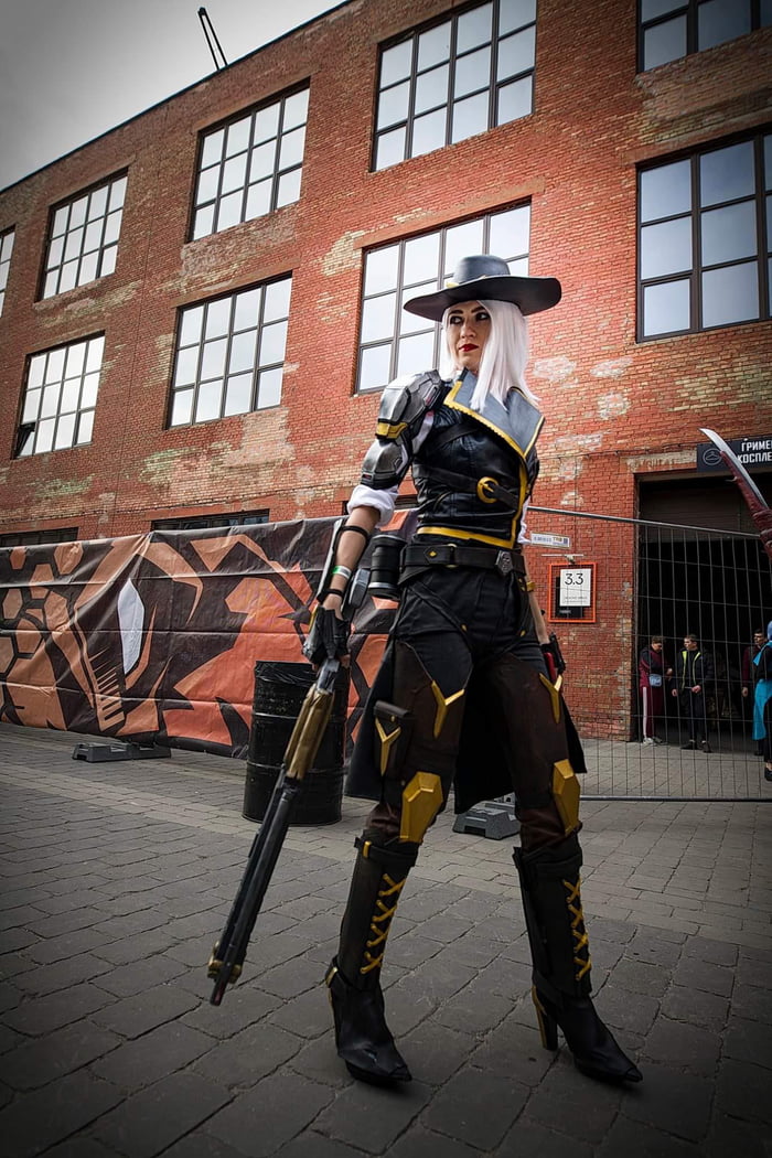 Overwatch Ashe cosplay by Le_blaaanc_cosplay - 9GAG