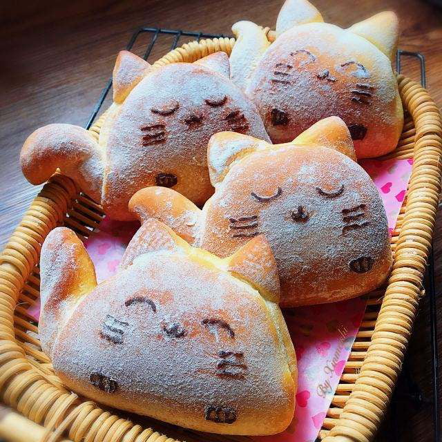 Bread in kitte shape - 9GAG
