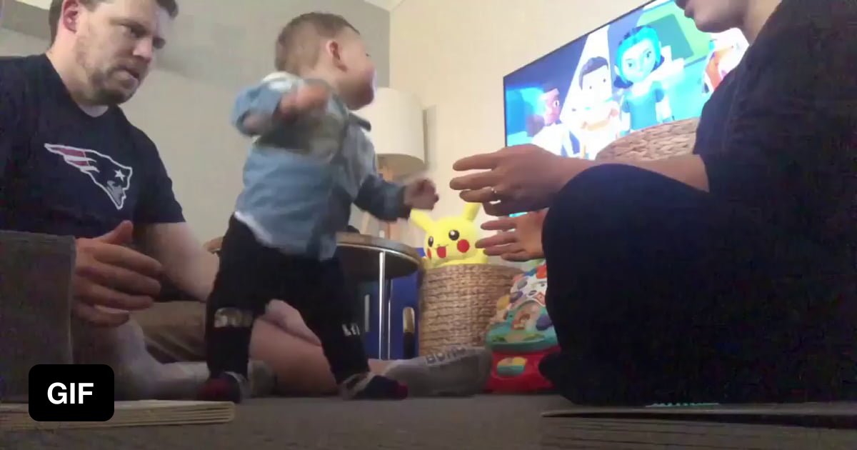 Father's reaction to baby's first steps - 9GAG