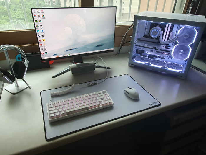 An attempt at an all white setup - 9GAG