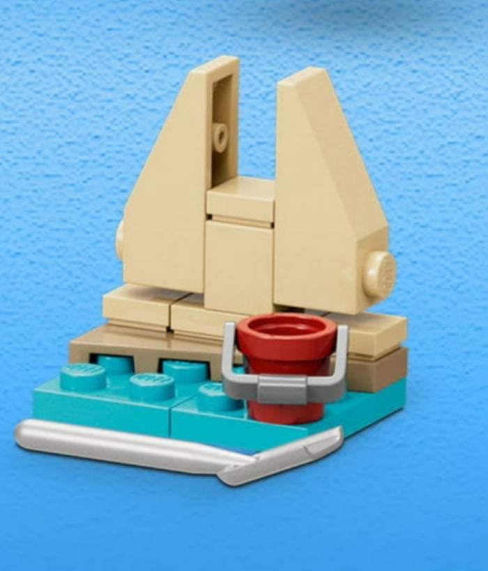 Is that Vader's Castle as a Lego sand castle? That is AMAZING!!! - 9GAG