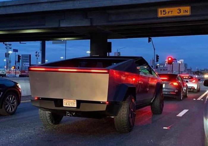 Unit of a rear end (Tesla Cybertruck) - 9GAG