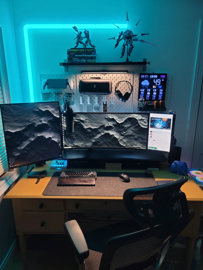 Triple Monitor Setup - 9GAG