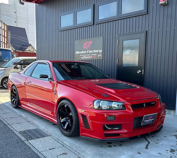 Active Red Nissan Skyline R34 - 9GAG