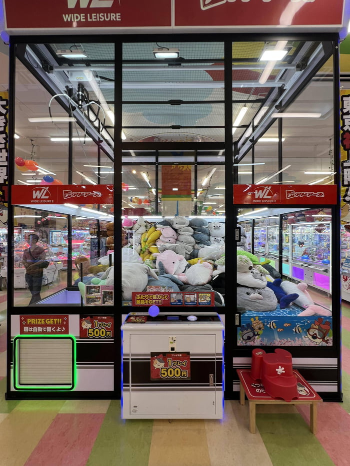 This crane game in a Japanese arcade - 9GAG