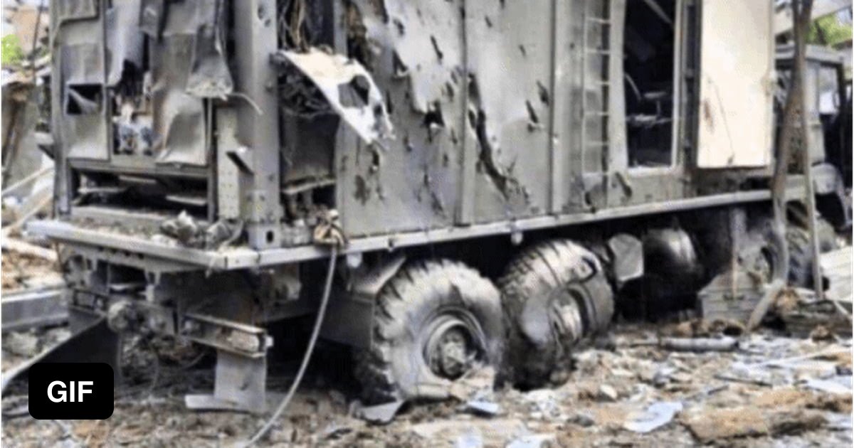 Himars time! The combat control point 55K6E of the S-400 "Triumph ...