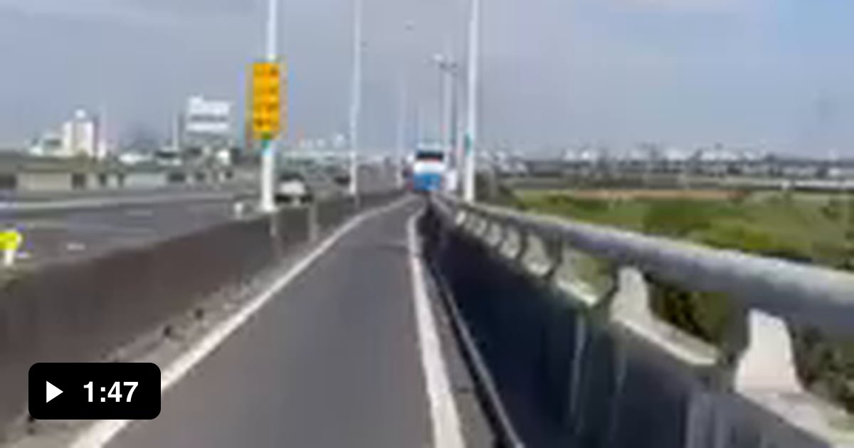 A coach drove on a motorcycle only lane - 9GAG