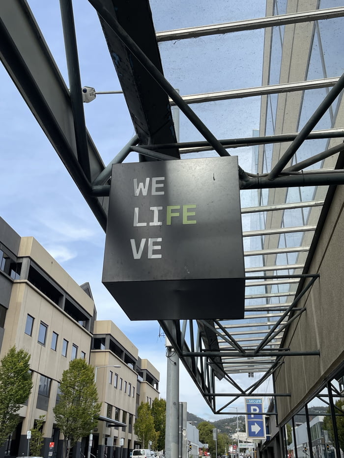 ‘We Life Ve’, ‘We Live Fe’?? - 9GAG
