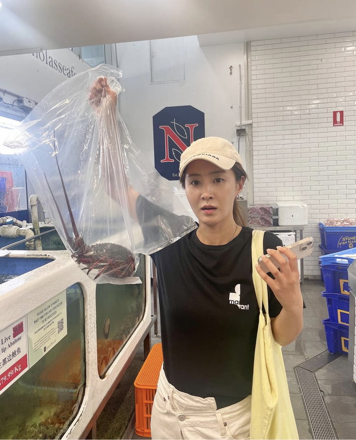 Yuri with a huge shrimp - 9GAG