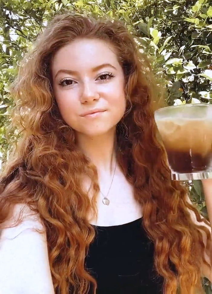 Francesca Capaldi - 9GAG