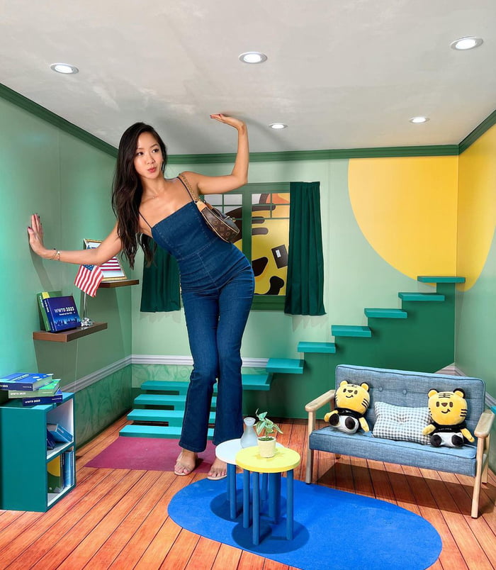 Giant girl in a small room. It's like... - 9GAG