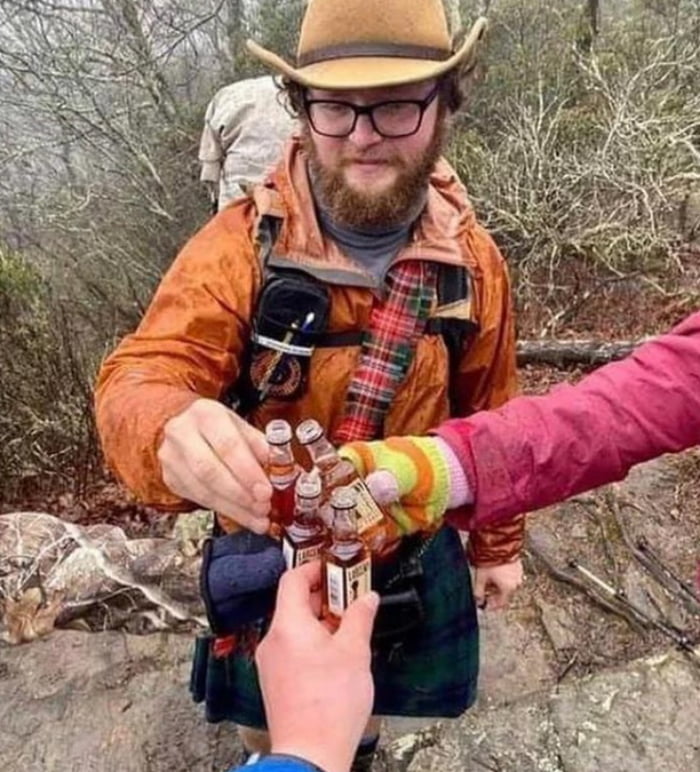 There are 4 guys in this picture - 9GAG