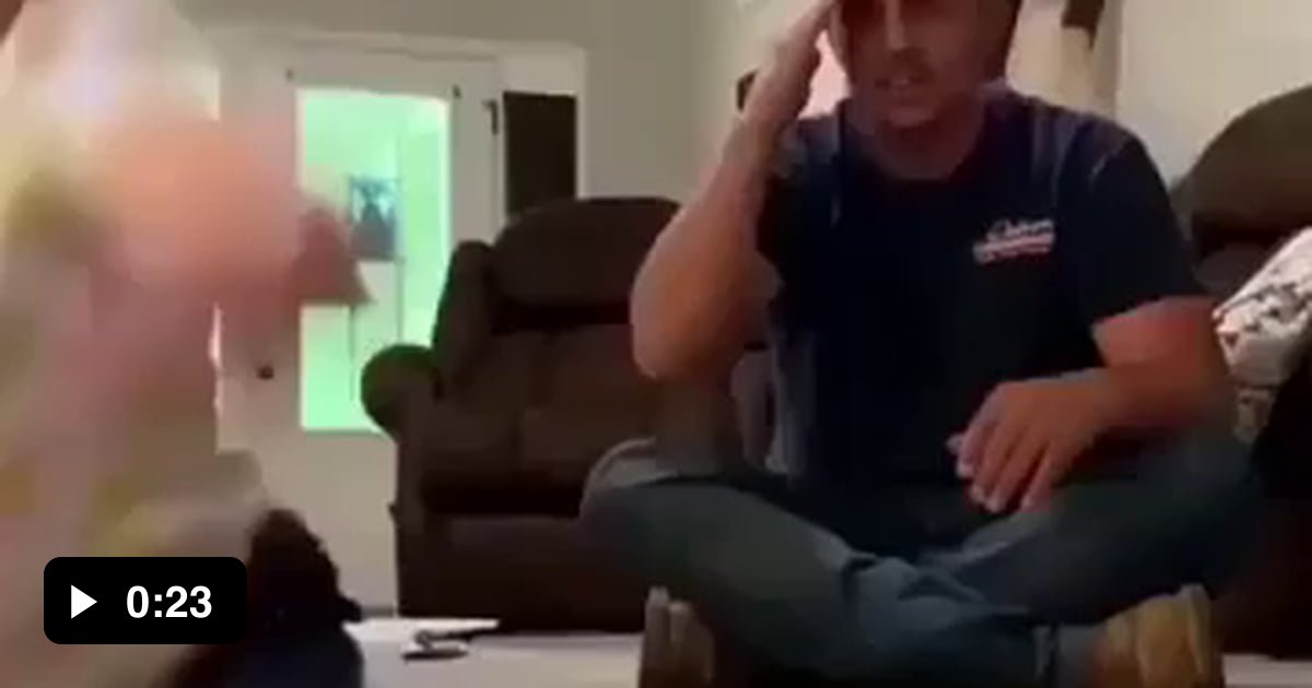 The baby chose to hug his brother in his first steps - 9GAG