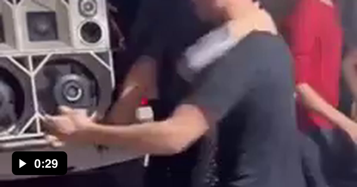 Two's a couple, three's a crowd...who said that?????? - 9GAG