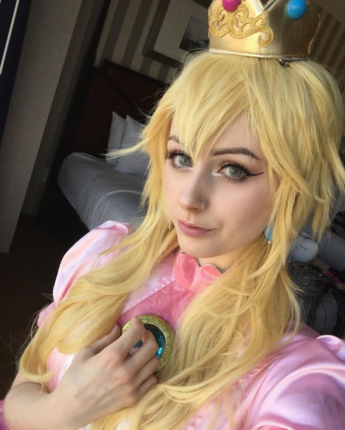 Rolyat as Princess Peach - 9GAG
