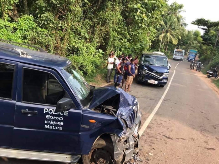 Toyota’s are invincible, Toyota Hiace (Japan) vs Mahendra Scorpio ...