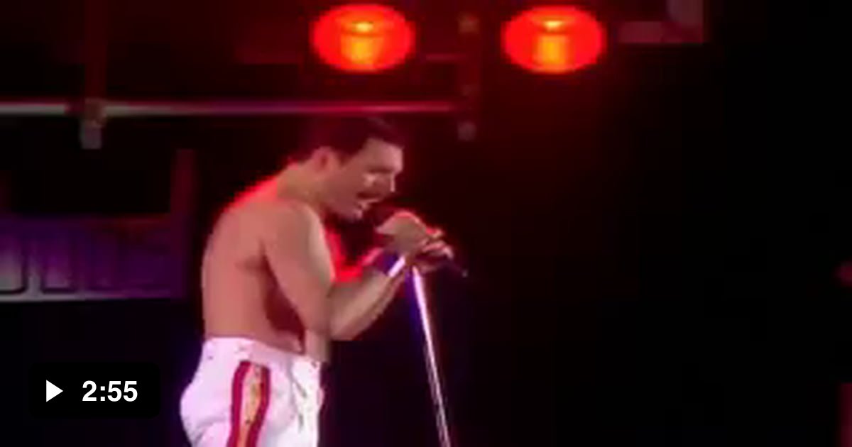 This man's talent to control the crowd is incredible! - 9GAG