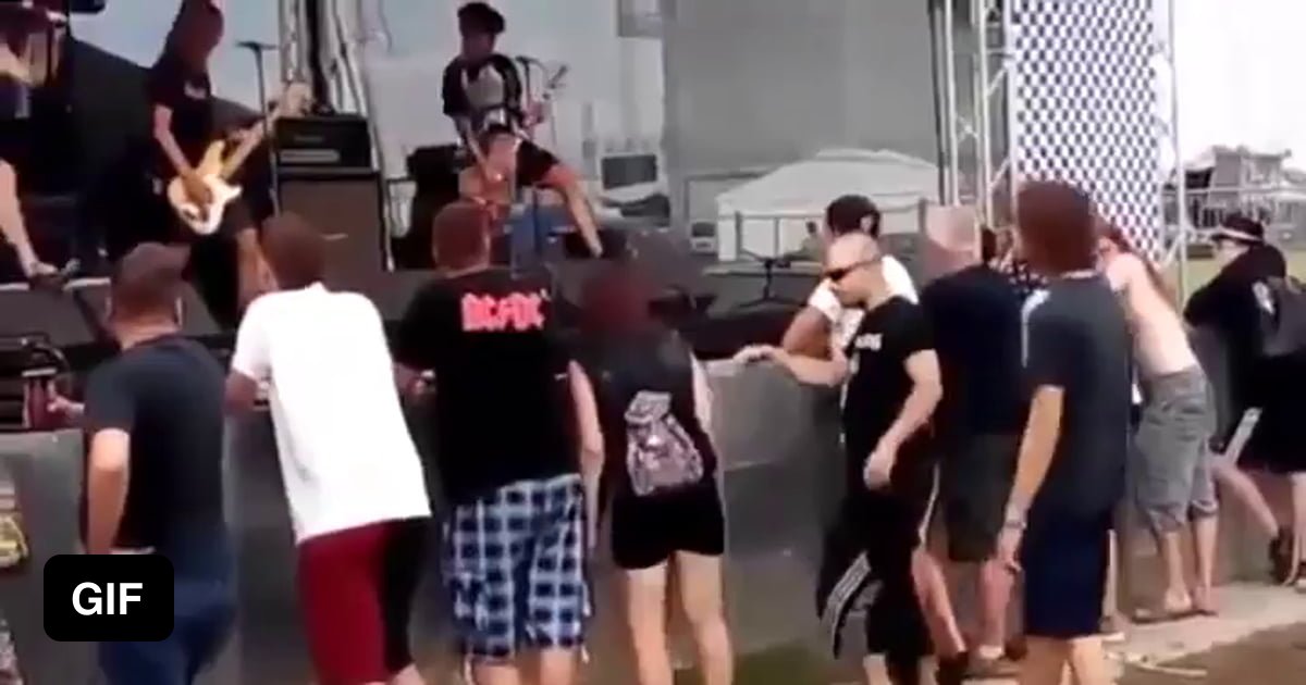Best stage dive ever - 9GAG