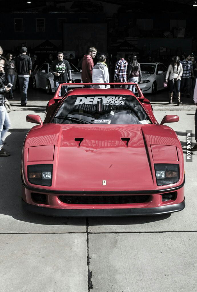 Ferrari F40 - 9GAG