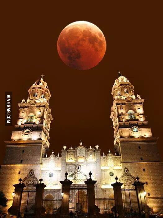 This is how we saw the lunar eclipse in Morelia, México - 9GAG
