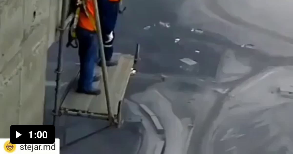 Crazy scaffolders dismantling a hanging scaffold - 9GAG