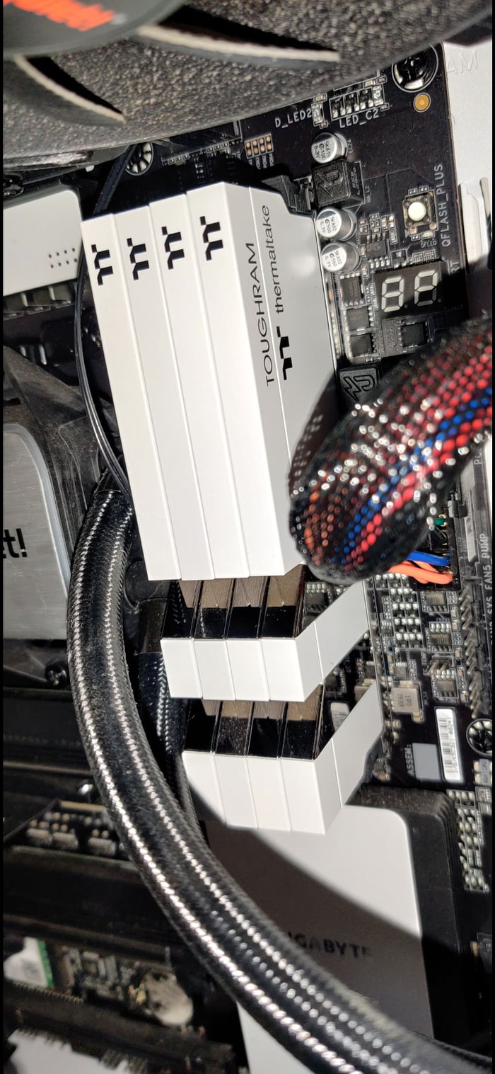 Added another two sticks, no boot, getting dram light and C5 post code ...