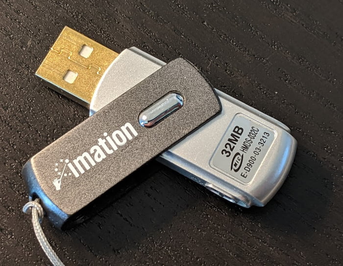 Still works: 32MB USB flash drive from 2000 - 9GAG