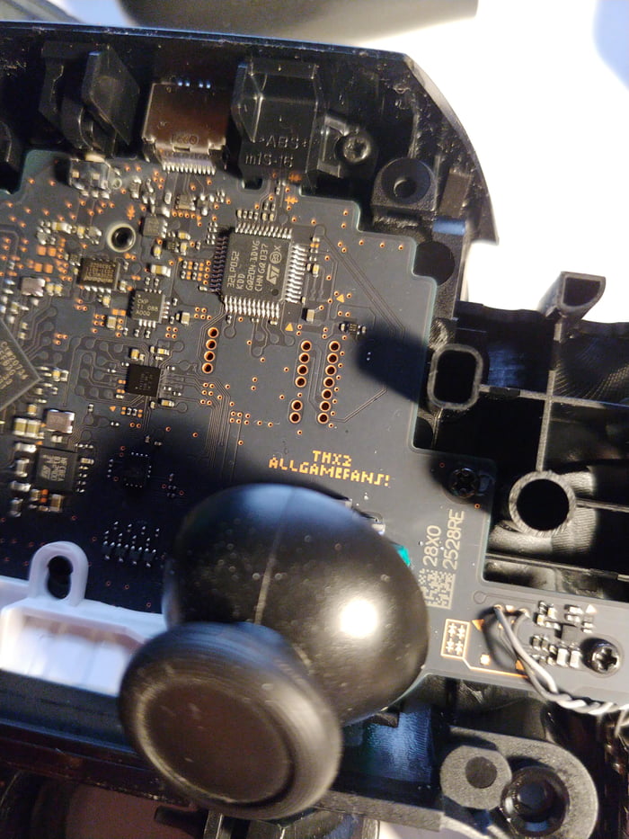 Nintendo left a message inside the Pro Controller - 9GAG