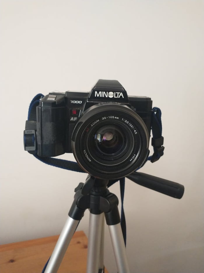 Minolta 7000, first SLR with full auto-focus premiered in '85. Bit of ...