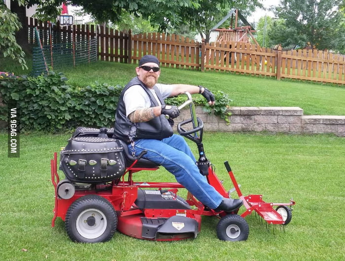 This dad made some modifications to his lawn mower - 9GAG