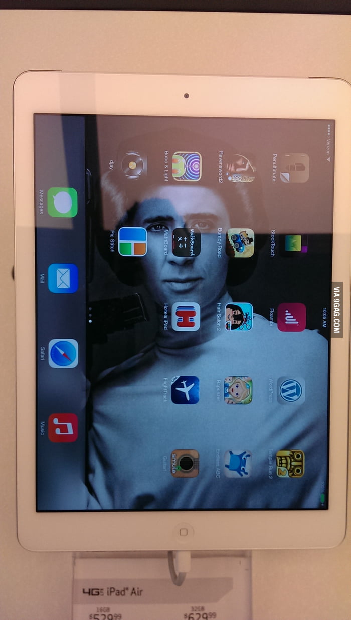 Demo iPad in the store - 9GAG