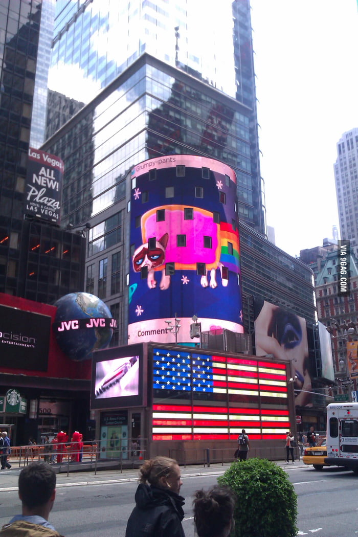 Nyan cat in Times Square - 9GAG