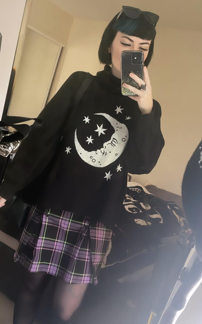 Felt cute today 🌙 - 9GAG