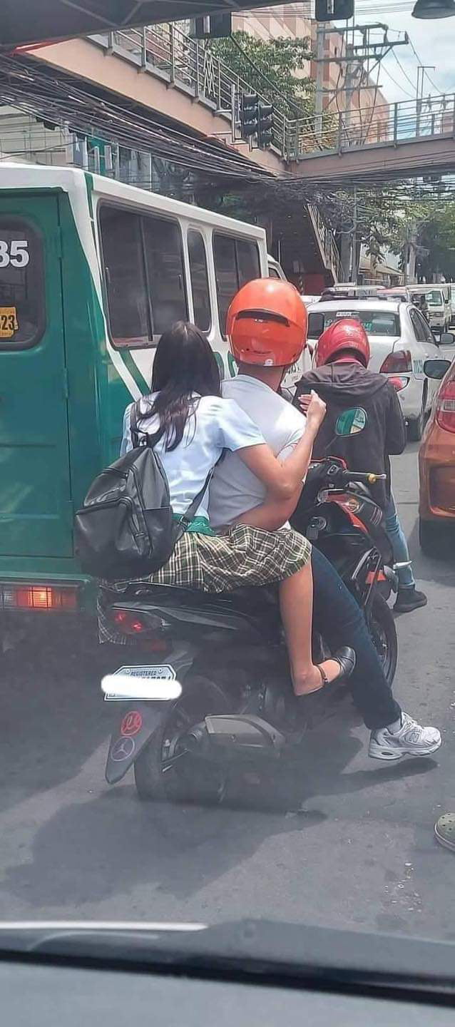 Relieving her itch perhaps? - 9GAG