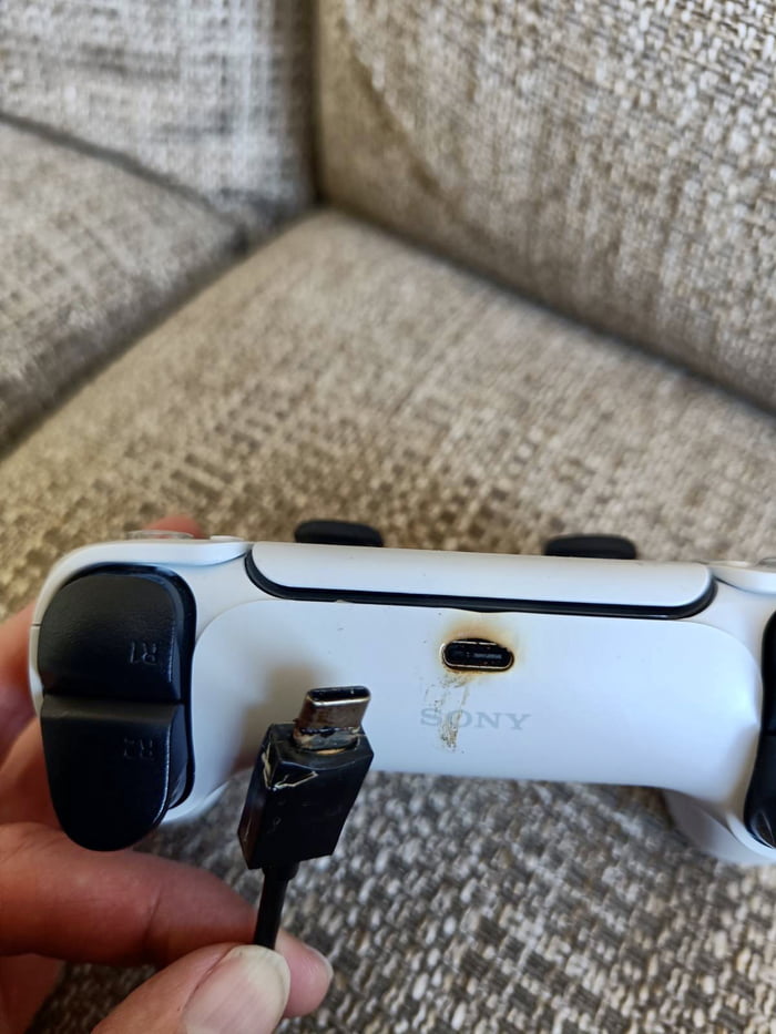 PS5 controller started cooking whilst charging - 9GAG